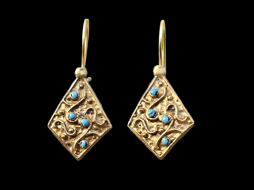 A Pair Of Gold Plated Diamond Shaped Floral Patterned Earrings, Each ...